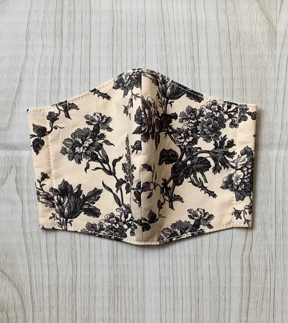 秋色マスク アンティーク風 モノトーン花柄 布マスク pochipochi 通販 10602416｜Creema(クリーマ)