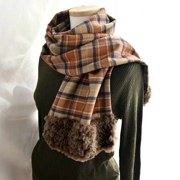 【ラスト1点】特集掲載 トラッド チェック柄×ふんわりファー＊異素材マフラー《ブラウン》 マフラー crafami* 通販｜Creema(クリーマ)