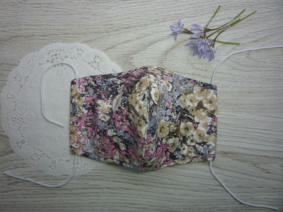 手作りマスク 立体 グレー花柄 《大人用》 布マスク くちゅりえーるKimiko 通販｜Creema(クリーマ) 9028981