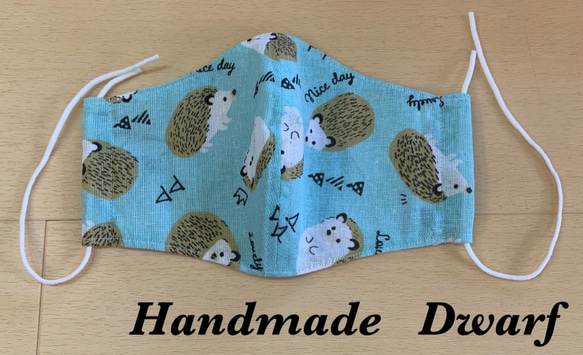 【夏向け布マスク】ダブルガーゼとハリネズミちゃん柄さらしマスク(水色)☆フィルターポケット付き【大人用】 その他雑貨 Dwarf（ドワーフ ...