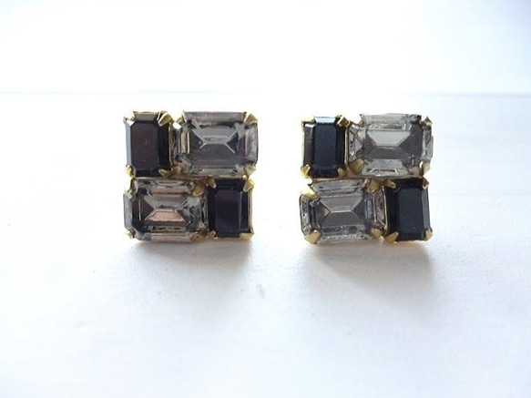 Mireia Black ピアス（スタッド・一粒） Jasmin 通販 1753587｜Creema(クリーマ)