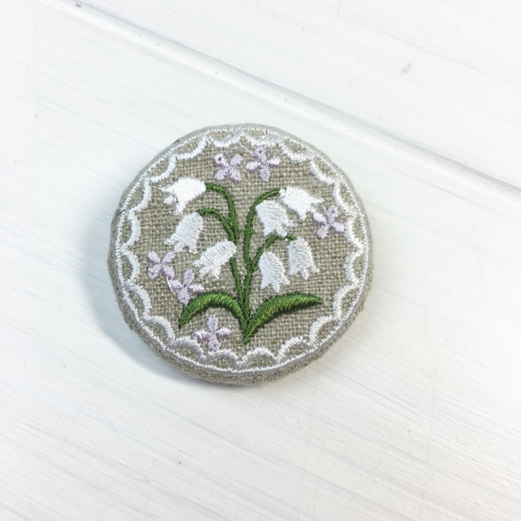 リネン すずらん 刺繍ブローチ 40ミリサイズ ブローチ Le chat en argent 銀猫 通販 2600314｜Creema(クリーマ)
