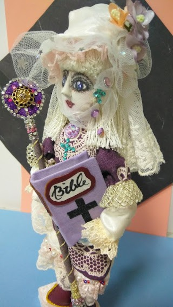 『魔法のステッキを持った白魔女さん』魔女人形 オシャレ 創作人形 バイブル ウイッチ オシャレ ロッド 十字架 その他人形 ウイッチカンパニー ...