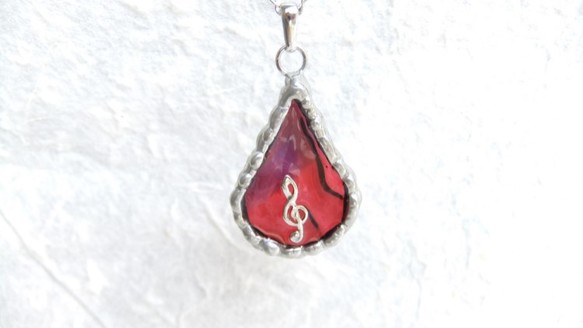 ステンドグラスのペンダント－しずく音符のペンダントー赤 ネックレス・ペンダント Sylphrie-ｼﾙﾌﾘｴ- 通販｜Creema(クリーマ ...