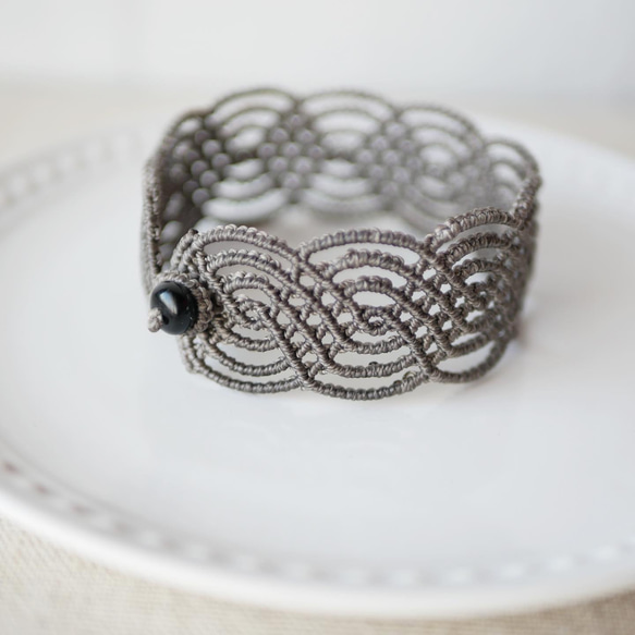 ⭐︎天然石⭐︎グレージュマクラメ編みバングル バングル・リストバンド ゆるLabo 通販 12603363｜Creema(クリーマ)