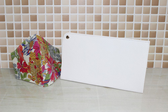 マスクを清潔に収納できるマルチマスクケース（白：牛革製） マスクケース アミリ 通販 10220906｜Creema(クリーマ)