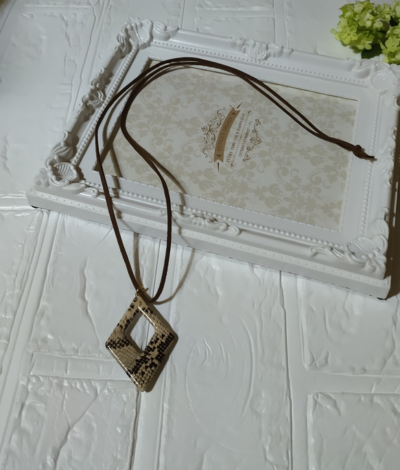 キラキラスワロフスキー＆パイソン柄リバーシブルネックレス 菱形 茶紐♪ ネックレス・ペンダント Alice・Room 通販 12586533 ...