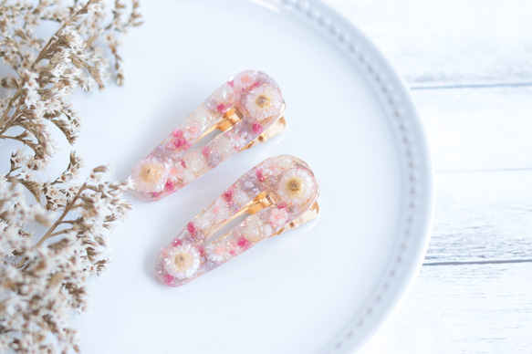 「小花を閉じ込めて」パステルポップのヘアクリップ＊固まるハーバリウム＊贈り物ギフトにも ヘアクリップ・バナナクリップ atelier de ...