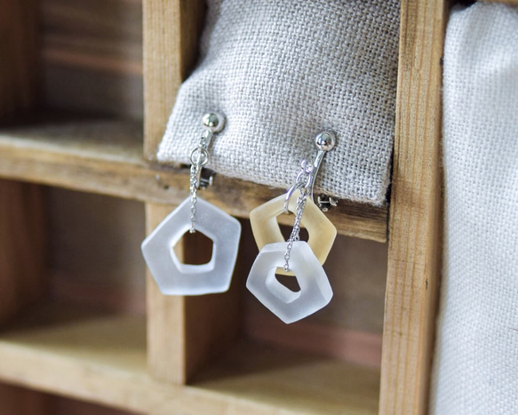 ハチノスイヤリング ＊ガラス イヤリング・ノンホールピアス Az glass 通販 1612539｜Creema(クリーマ)