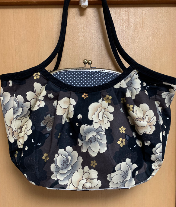 大きめがま口グラニーバッグ(和柄猫・茶色) グラニーバッグ シサムコノスミカ 通販｜Creema(クリーマ) 10402000