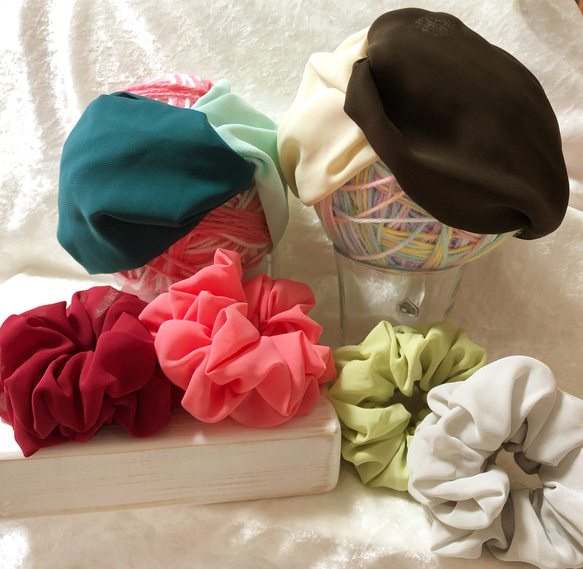 【リンクコーデ】色いろ選べる♪ グレース・ツイスターヘアバンド ＆フレンチクルーラーシュシュ シュシュ yuzu 通販｜Creema(クリーマ ...