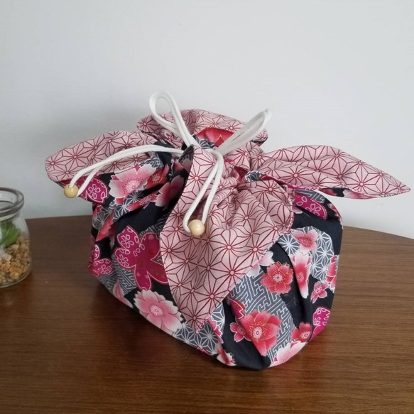 夜桜桃麻の葉 Bento cloth 'n' bag ～紐を引っ張るとお弁当袋になるランチクロス～ 弁当袋・風呂敷 MamanoideaKB ...