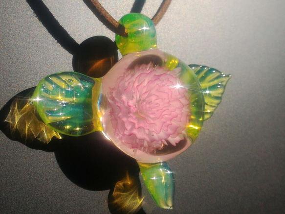 バラのペンダントトップ ネックレス・ペンダント ガラス工房アルコス 通販｜Creema(クリーマ) 5154490