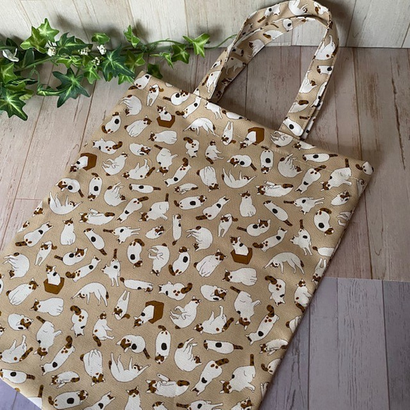 ニャンコの日常サブバッグ ベージュ 裏・マチなし 売上全額寄付商品 送料無料 エコバッグ・サブバッグ アトリエユリ＆ユリクミズ 通販 ...