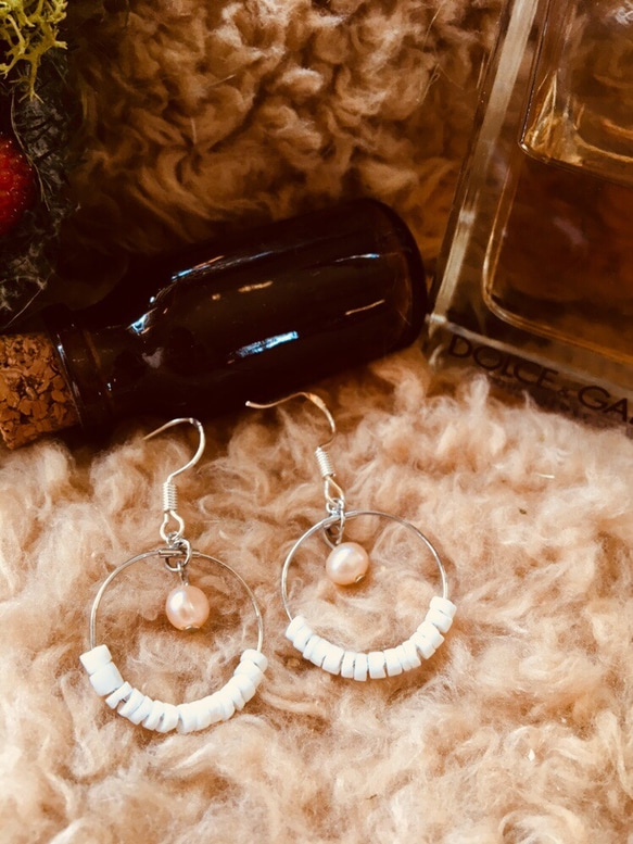 【妊活・安産】おしゃれ女性必見！シェル・淡水パールピアス｜子授け・子宝・安産祈願・パワーストーンフープピアス【受注制作】 ピアス（フック ...