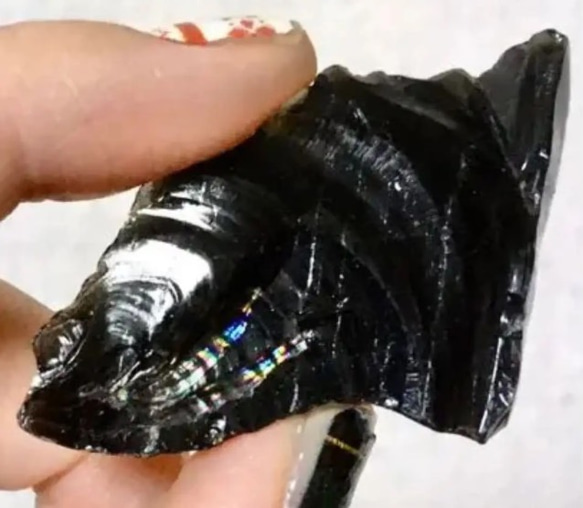 【悪縁を断つ】虹入り オブジディアン（黒曜石） 天然石 東洋占星術師の娘˚ ₊⁎ 通販 10032107｜Creema(クリーマ)
