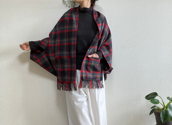 【送料無料･即納】冬支度 暖カラーのストールポンチョA（チャコールレッド） ストール f.emporio 通販｜Creema(クリーマ ...