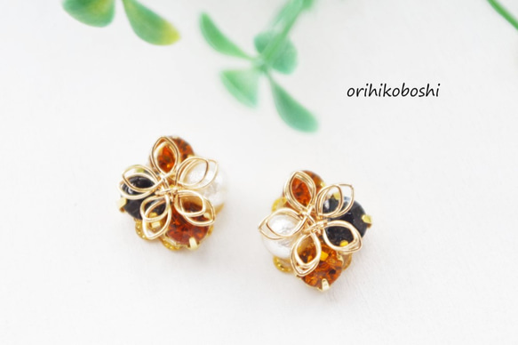 べっ甲カラーの花のピアス ピアス（スタッド・一粒） orihikoboshi 通販｜Creema(クリーマ) 2889689