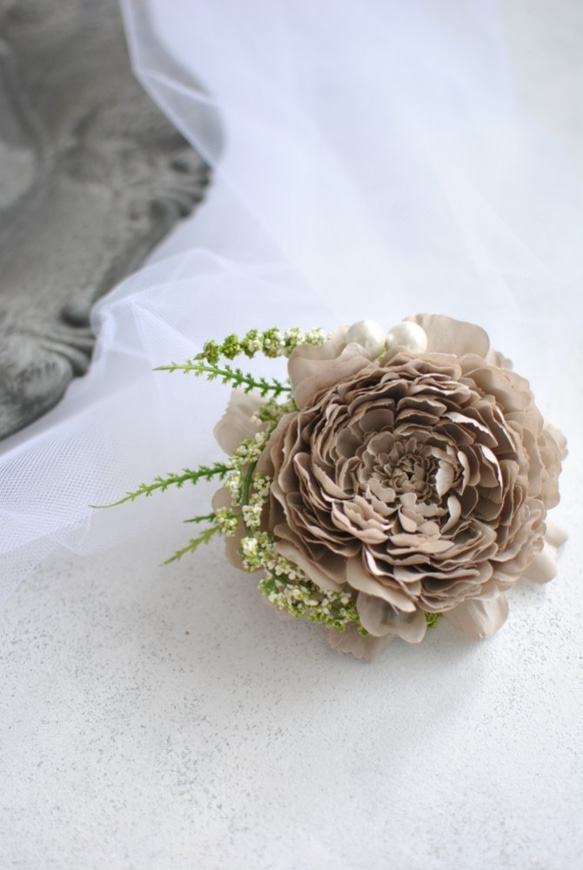 パールで上品に♬グレーの優しいラナンキュラスのコサージュ コサージュ Floral Millennium 通販 5255437｜Creema ...