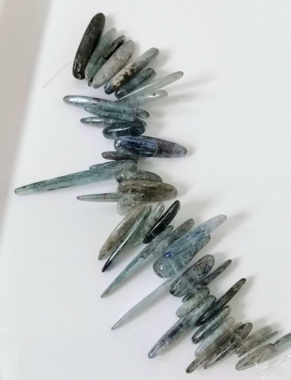 カイヤナイト《スティック》10粒 天然石 robin's shop 通販｜Creema(クリーマ) 12608660