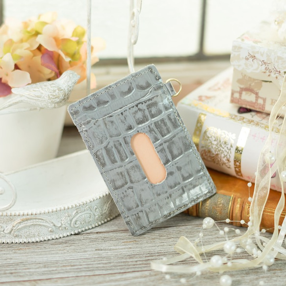 【永久無料保証】大人かわいい♪ エナメルクロコの型押し牛革 グレー パスケース 定期入れ パスケース・定期入れ 新進工房 通販 5417414 ...