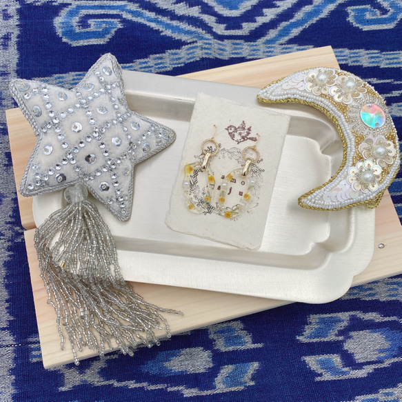 ミモザのレジンピアス(シンプルフック) ピアス（フック・チェーン） samoka.ju 通販 12129021｜Creema(クリーマ)