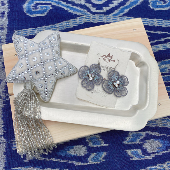 グレーフラワーピアス ピアス（フック・チェーン） samoka.ju 通販｜Creema(クリーマ) 12129155