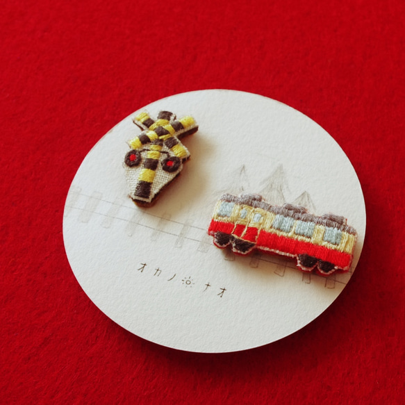 [train brooch] Red ブローチ オカノ・ナオ 通販 10756730｜Creema(クリーマ)