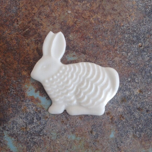 白うさぎブローチ ブローチ satoko takemura 通販｜Creema(クリーマ) 1561706