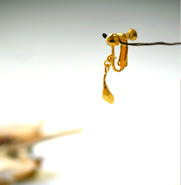 feuille イヤリング goldcolor イヤリング・ノンホールピアス miemiel 通販 7762253｜Creema(クリーマ)