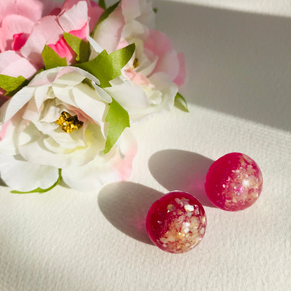 【椿色ピアス】ピアス 樹脂 レジン 紫 ピアス（スタッド・一粒） Kano 通販｜Creema(クリーマ) 11050210