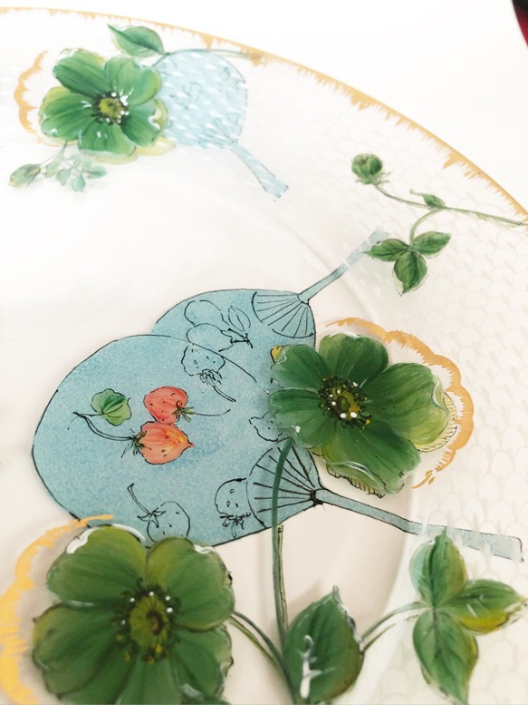 うちわと野バラのデザートプレート グラス HITOMI らら 通販 11571264｜Creema(クリーマ)