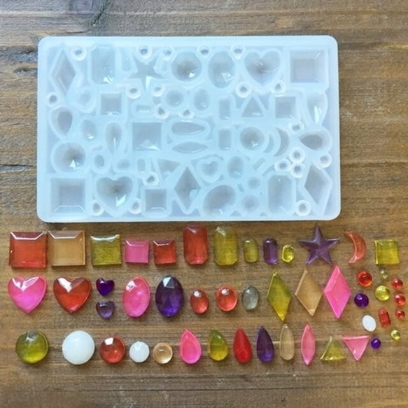 めちゃめちゃ沢山！いろんな形・いろんなサイズのパーツが作れるシリコンモールドド／型番434ーK レジン・樹脂 collage(コラージュ ...