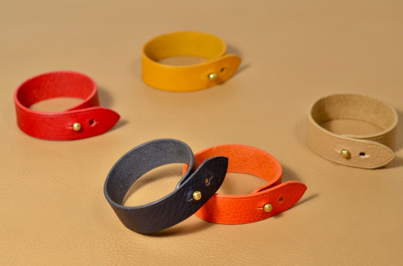 【カラーが選べる】 イタリアンレザー ギボシブレスレット ブレスレット Merry Hide 通販｜Creema(クリーマ) 5660796