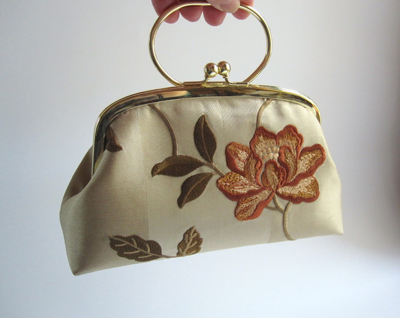 英国製・茶の花刺繍/がま口型ポーチバッグ ポーチ ポーチ ド ポッチ 通販｜Creema(クリーマ) 5559727