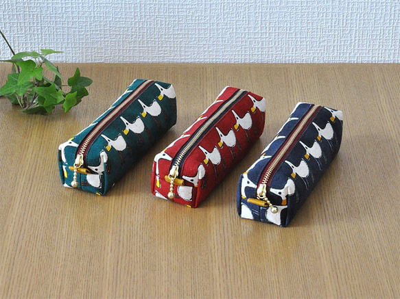 ひょうきんなあひるさんのころりんペンケース ペンケース Atelier Sarah 通販 11827718｜Creema(クリーマ)