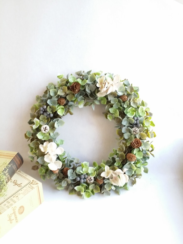 紫陽花ホワイト×木の実＊ ナチュラルリース☆ リース Olive_house 通販 4017549｜Creema(クリーマ)