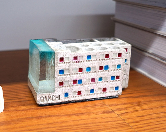 小さな団地の文具スタンド。 “DANCHI” [C棟] ペン・筆記用具 heyamidori 通販 10256969｜Creema(クリーマ)