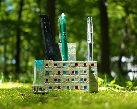 小さな団地の文具スタンド。 “DANCHI” [C棟] ペン・筆記用具 heyamidori 通販 10256969｜Creema(クリーマ)