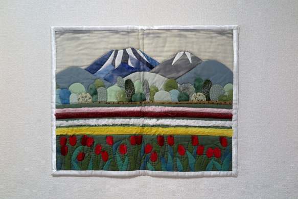 布絵 山の絵のタペストリー タペストリー・壁掛け Quilt-mama 通販 11751558｜Creema(クリーマ)