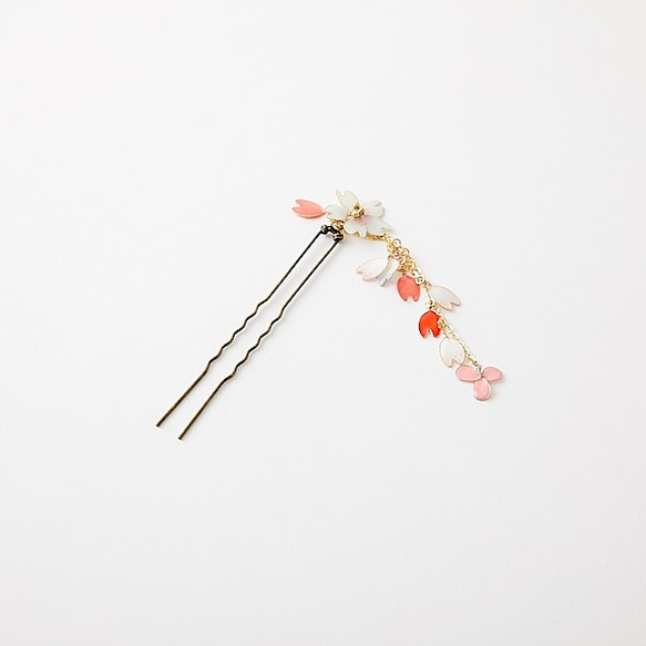 和の趣を楽しむ♪桜と花びらのゆらゆらかんざし かんざし Braganza 通販 3912220｜Creema(クリーマ)