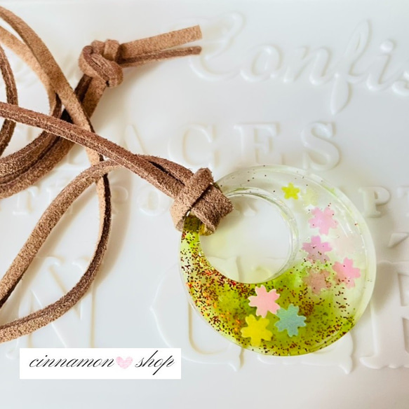 桜の入ったかわいいネックレス ネックレス・ペンダント cinnamon shop 通販 11546840｜Creema(クリーマ)