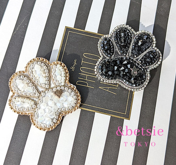 PAW brooch 肉球ブローチ ブローチ andbetsie 通販 12107116｜Creema(クリーマ)