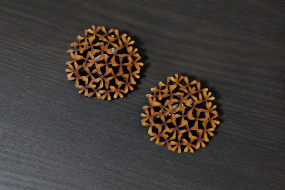 小花ブローチ [ maruhana ] ボリュームブローチ ブローチ ノシカク 通販 10469232｜Creema(クリーマ)