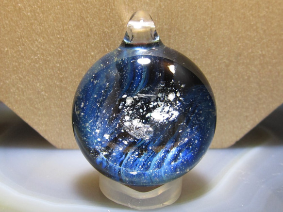 銀箔を使ったガラスのアクセサリ・遠い世界12 ネックレス・ペンダント 硝子細工屋 通販 5109879｜Creema(クリーマ)