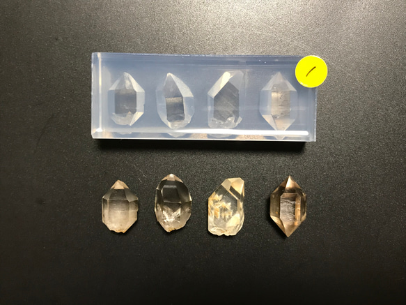1 極小クリスタル 4種セット 鉱石 モールド オススメ！ その他素材 甘狐 通販 12587286｜Creema(クリーマ)