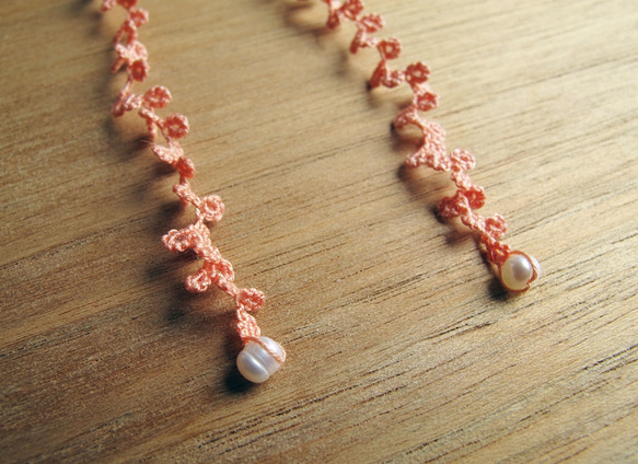 《受注製作》Pierces, Tatting Continuity (sakura) ピアス（フック・チェーン） SatomiCrafts ...