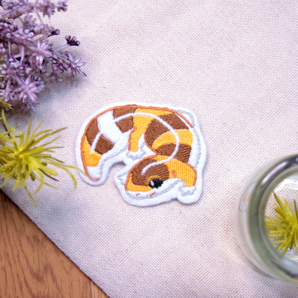 ニシアフリカトカゲモドキ ノーマル 刺繍標本 ニシアフ／ヤモリ／爬虫類 ブローチ 刺繍図鑑 通販 11547634｜Creema(クリーマ)