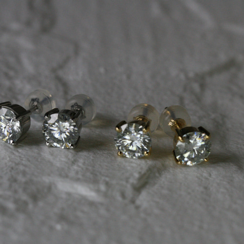 鑑定書付】DAMULET 1.0 ct モアサナイト ピアス k18 or pt900 鑑定書付】DAMULET 1.0 ct モアサナイト ピアス k18 or pt900