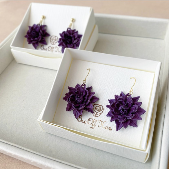 革花ピアス.イヤリング*ダリア(赤紫)/秋の揺れるレザーアクセサリー/アレルギー対応 イヤリング・ノンホールピアス One-Off kao｜革 ...